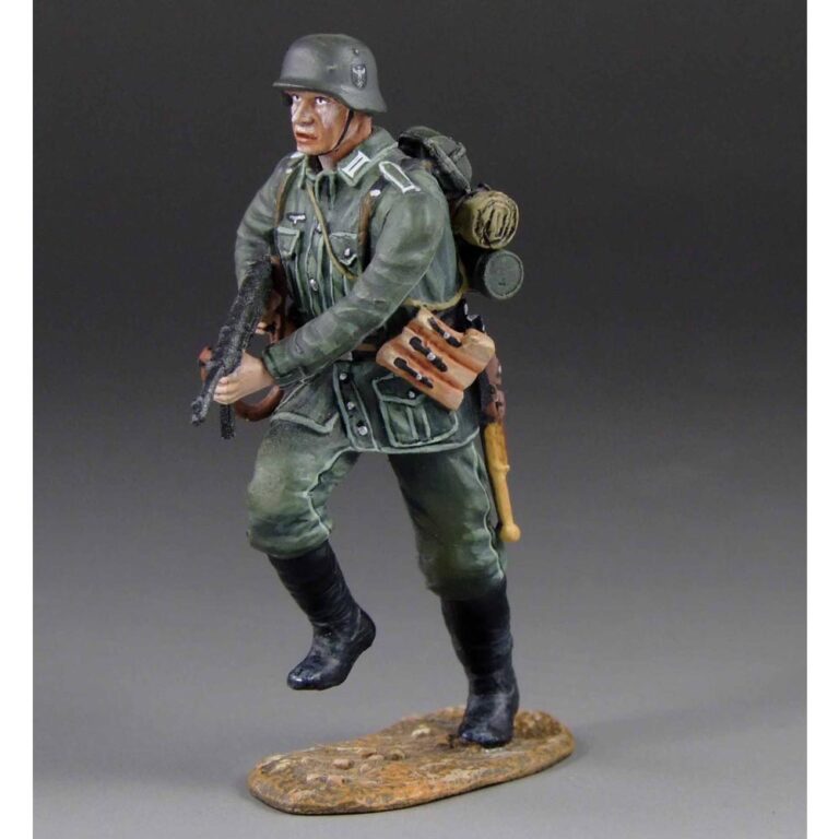 GER029 German Infantry Running with MP40 – Eagle Design