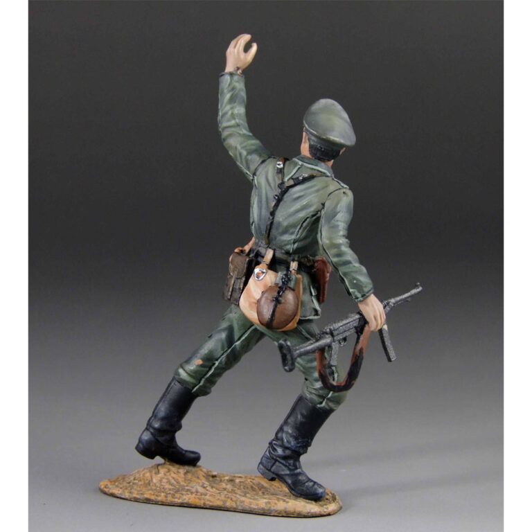 GER030 German commander commanding his soldiers – Eagle Design