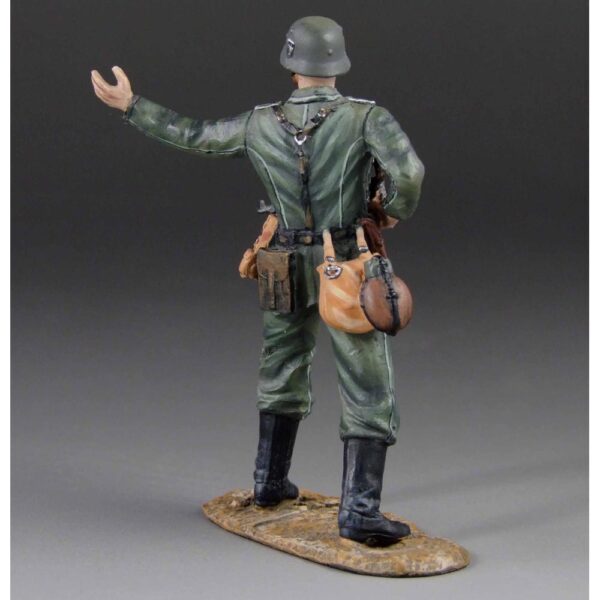 GER031 German commander commanding his soldiers – Eagle Design