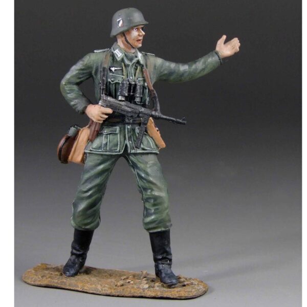 GER031 German commander commanding his soldiers – Eagle Design