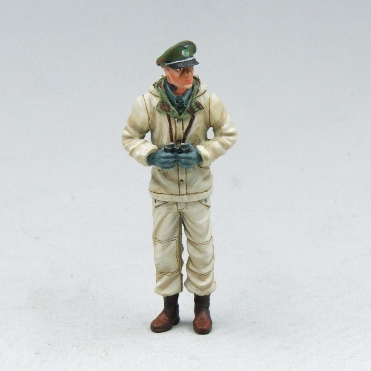 GER005 ww2 German Tank commander with binocular in winter uniform ...