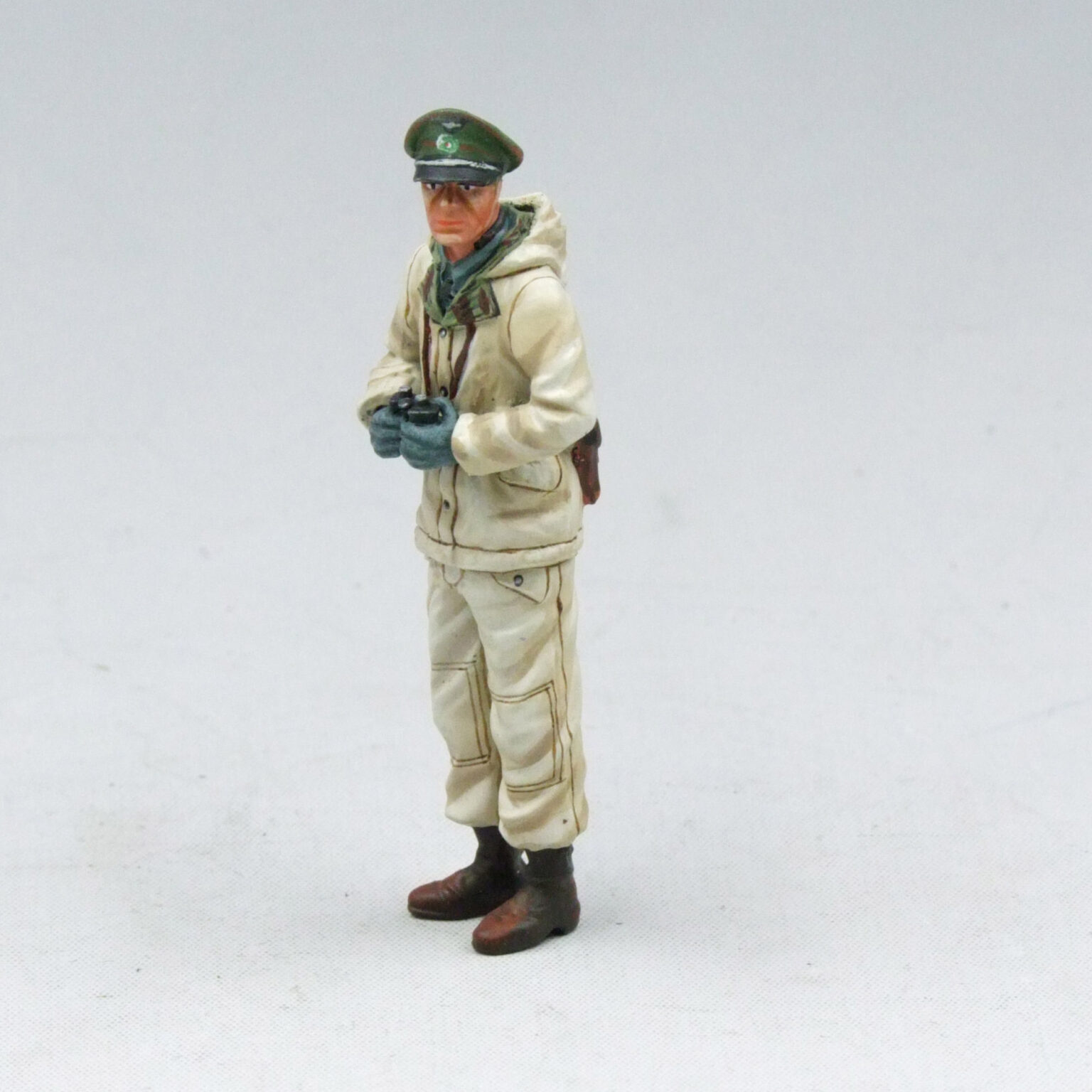 GER005 ww2 German Tank commander with binocular in winter uniform ...