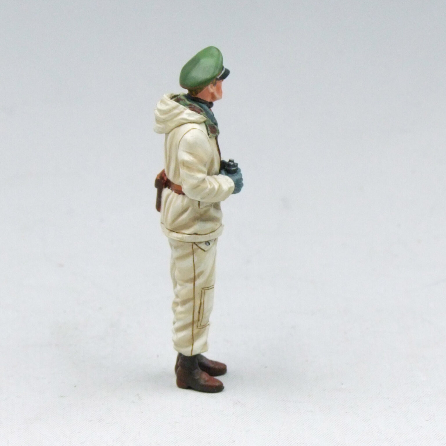 GER005 ww2 German Tank commander with binocular in winter uniform ...